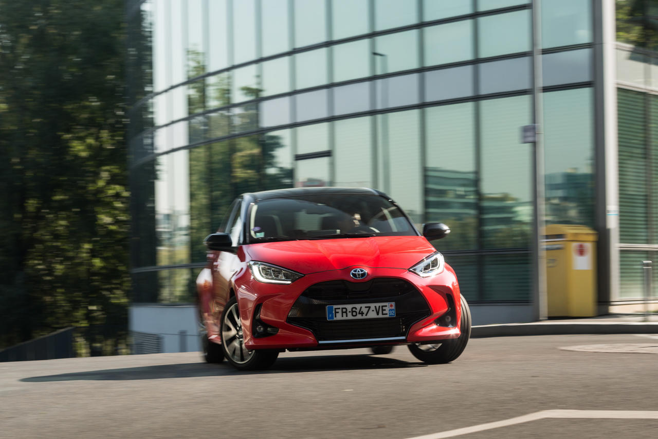 Photo 3 - Toyota yaris 4 rouge calandre - Rappel Toyota-Lexus. Mise à ...