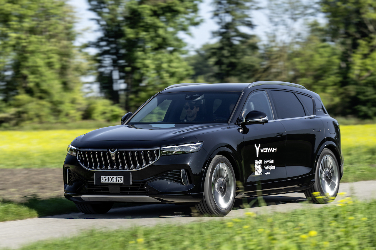 Photo 1 - VOYAH Free action - Essai Voyah Free (2024) : un concurrent chinois pour le BMW iX