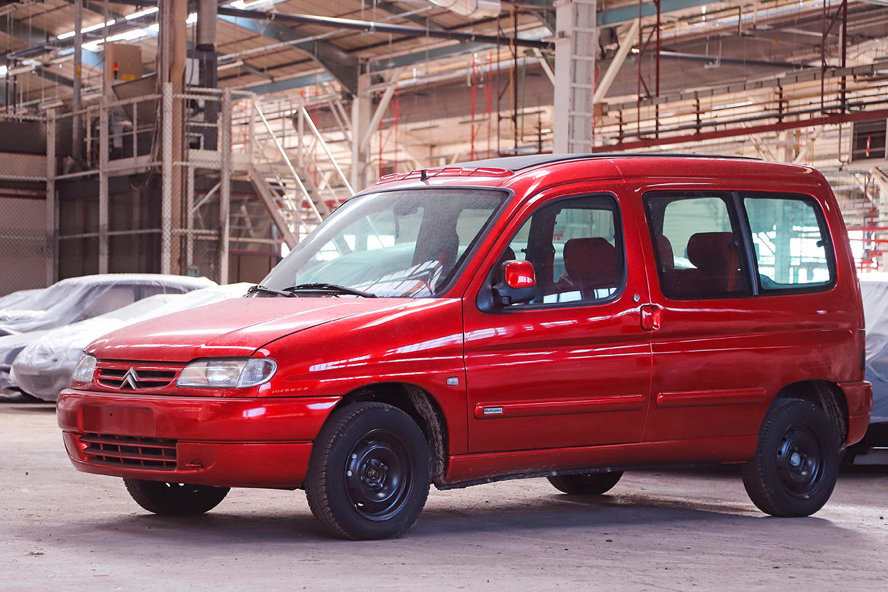 Photo 6 - Ce Citroën Berlingo Diabolo Multispace de 1998 est un ...