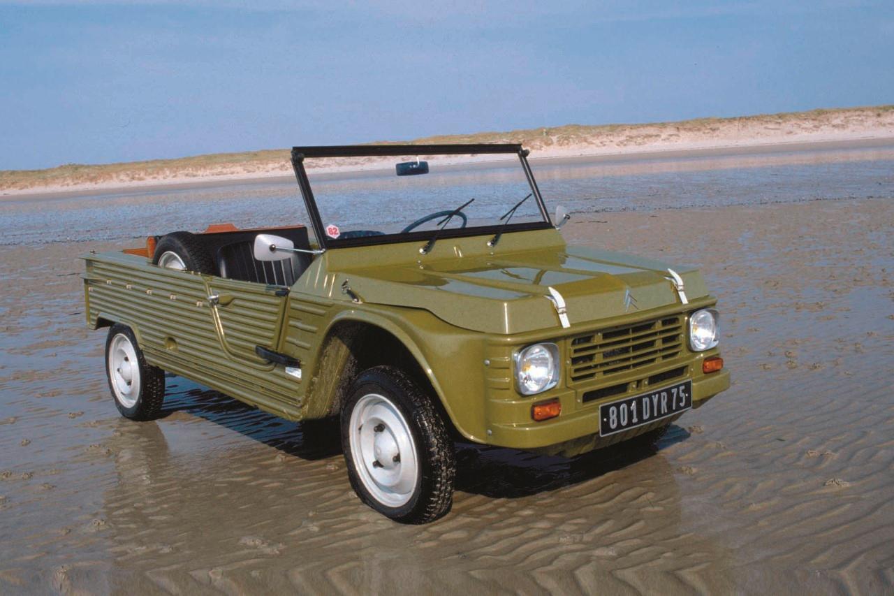 Photo 21 - La Méhari reprenait la base technique de la 2CV. - Citroën ...