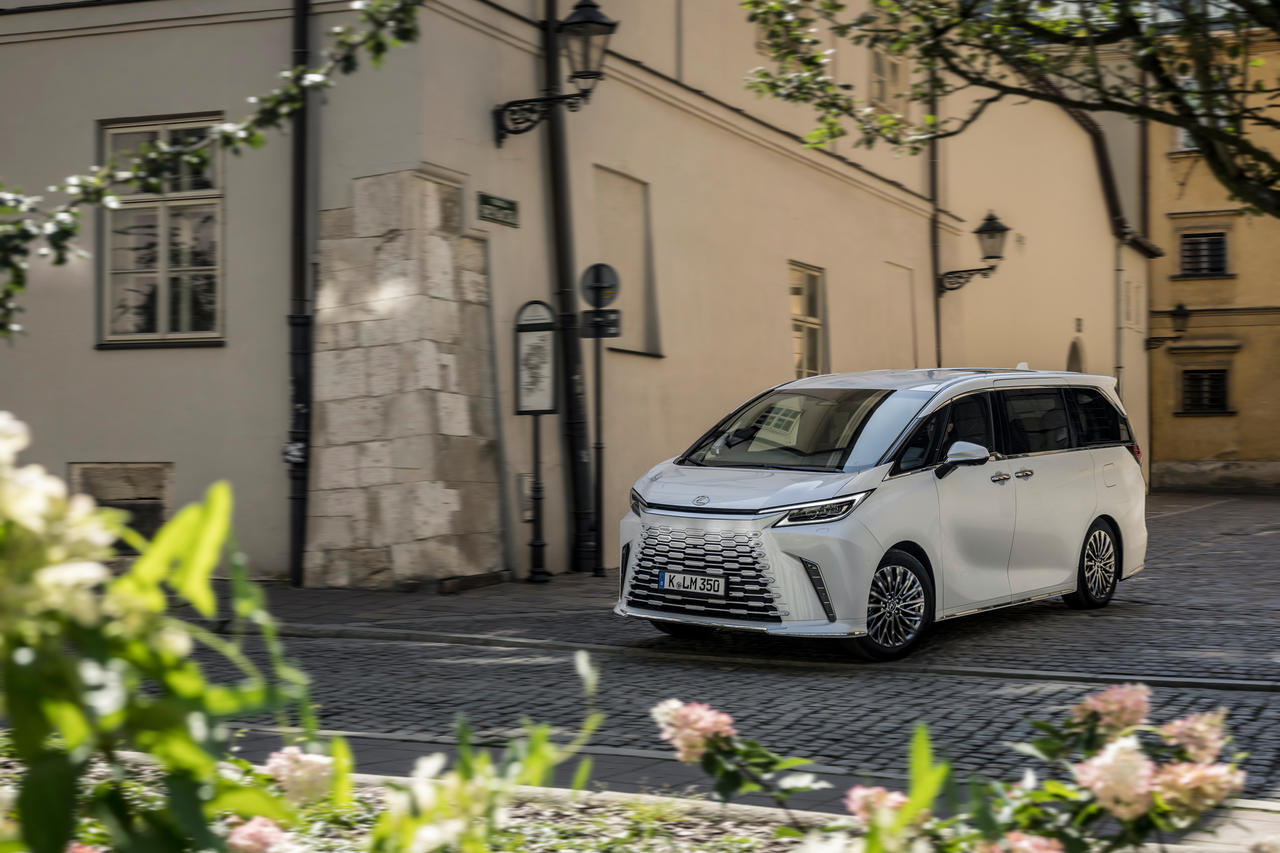 Photo 16 - Lexus LM 350h 7 places prix 123 700 € - Essai Lexus LM 350h : le van à grand spectacle