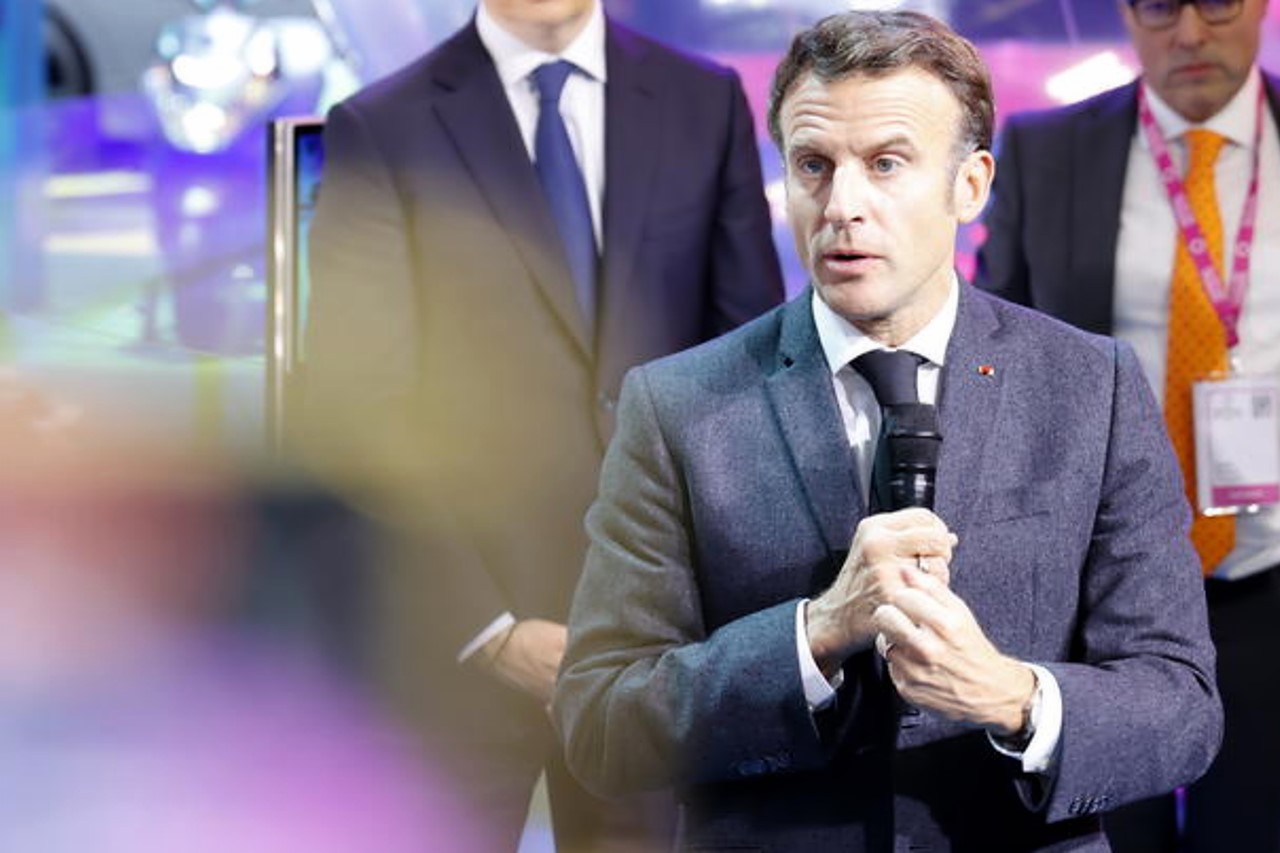 Photo 1 - Le Président Emmanuel Macron a testé le pistolet-radar ds ...
