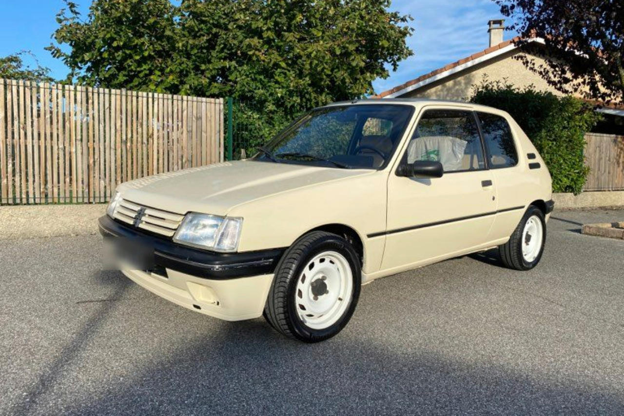 Peugeot 205 Indiana (1992). La série spéciale la plus originale de la ...