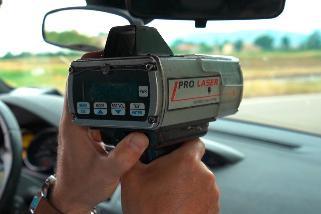 Photo 2 - Les pistolet-radars font partie des radars mobiles ...