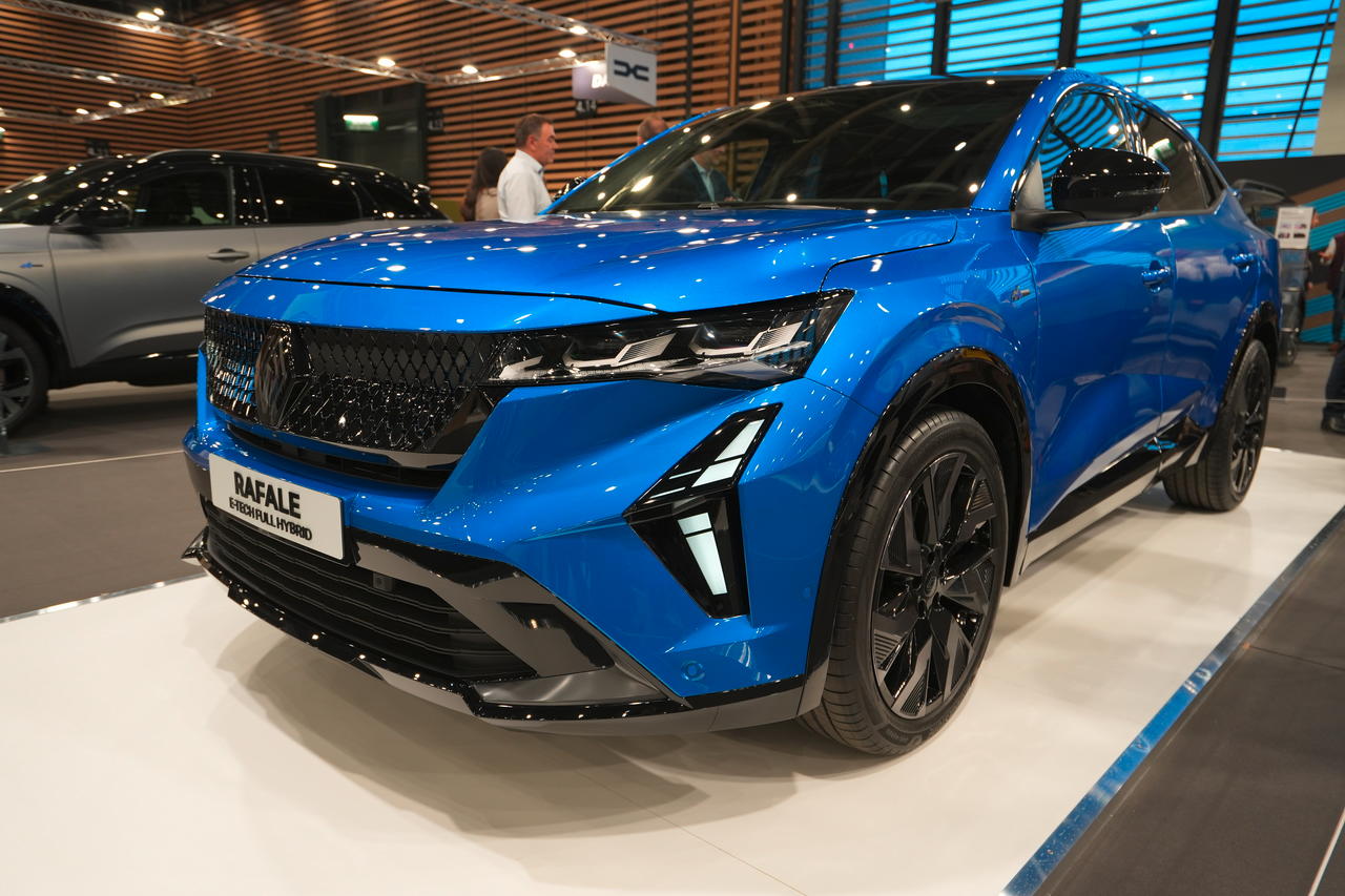 A bord du Renault Arkana restylé dans sa nouvelle finition Esprit Alpine