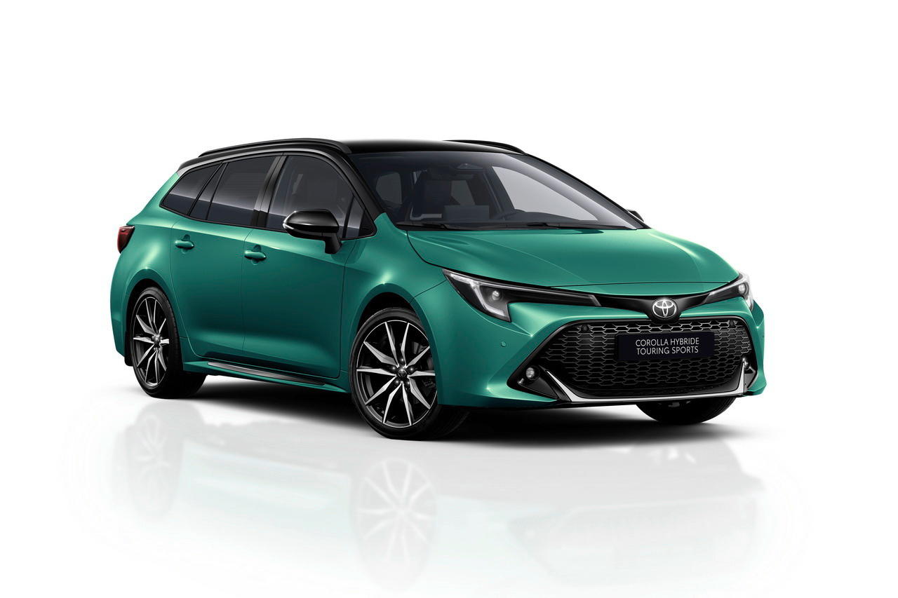 Photo 3 - Les déclinaisons break et berline de la Corolla en finition ...