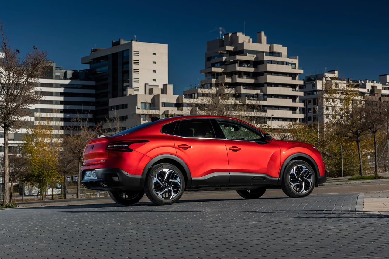 Photo 5 - citroen C4 X rouge - Quelles voitures françaises à essence ...