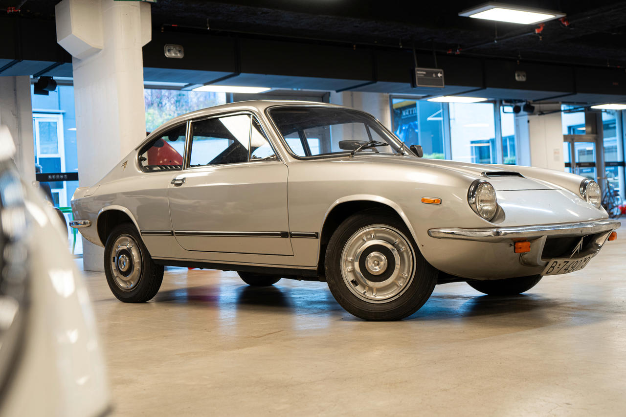 Photo 3 - Ce petit coupé est particulièrement élégant, surtout de profil. - Citroën Dyna M. Le ...