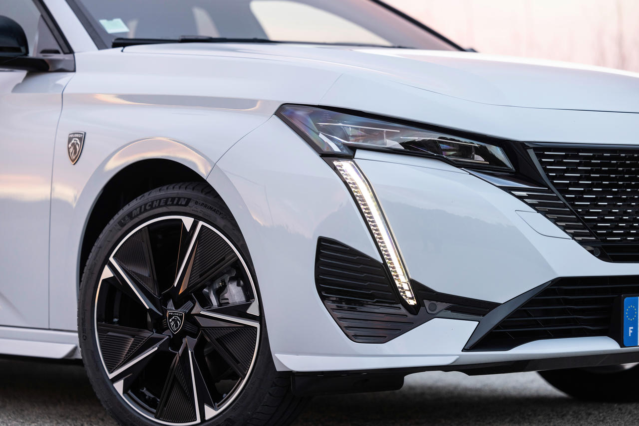 Essai Peugeot 308 SW électrique (2023) : du coffre et des watts