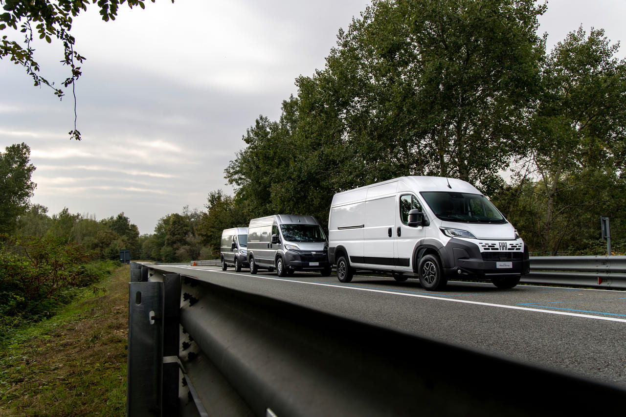 Photo 1 - Stellantis maxi fourgons 2024 - Les maxi-fourgons Citroën ...
