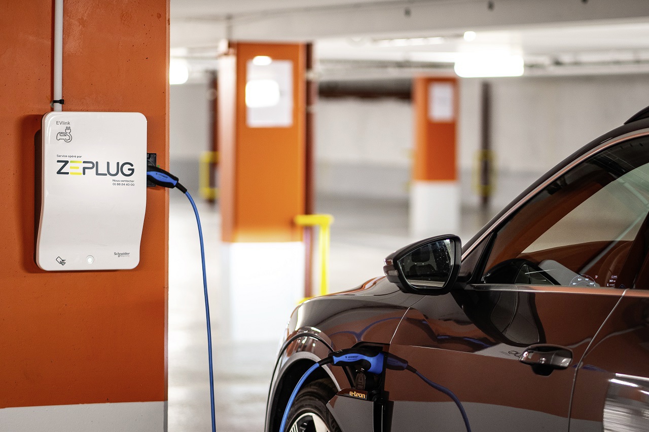 Photo 1 - Zeplug ChargeGuru borne recharge - Recharge auto. Zeplug et ...