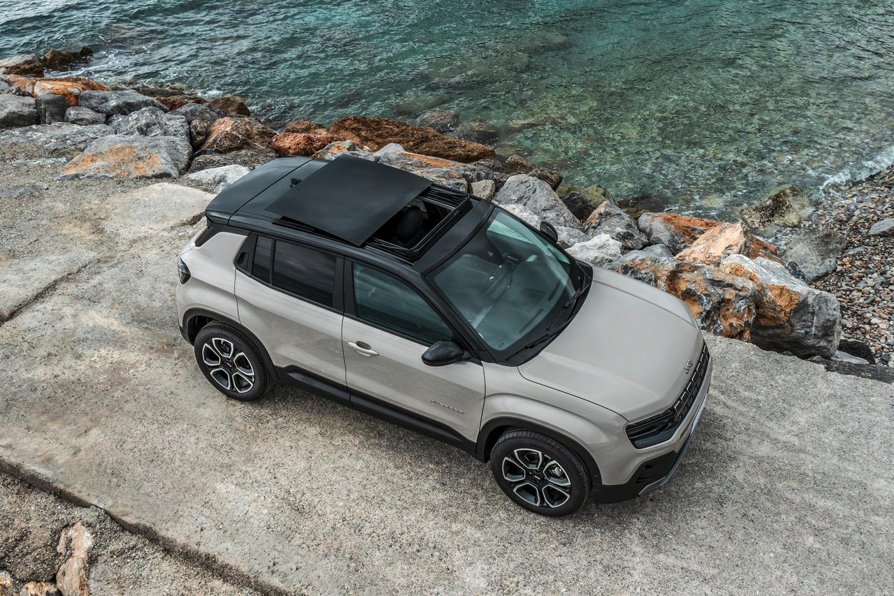 Photo 3 - Un toit ouvrant panoramique est disponible en option. - Jeep ...