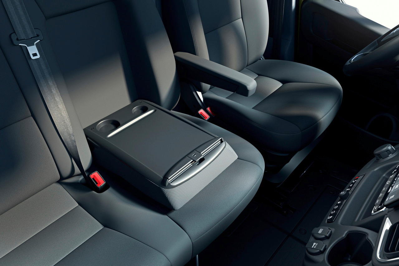 Photo 4 - Comme chez la concurrence avec le Renault Master, le dossier ...