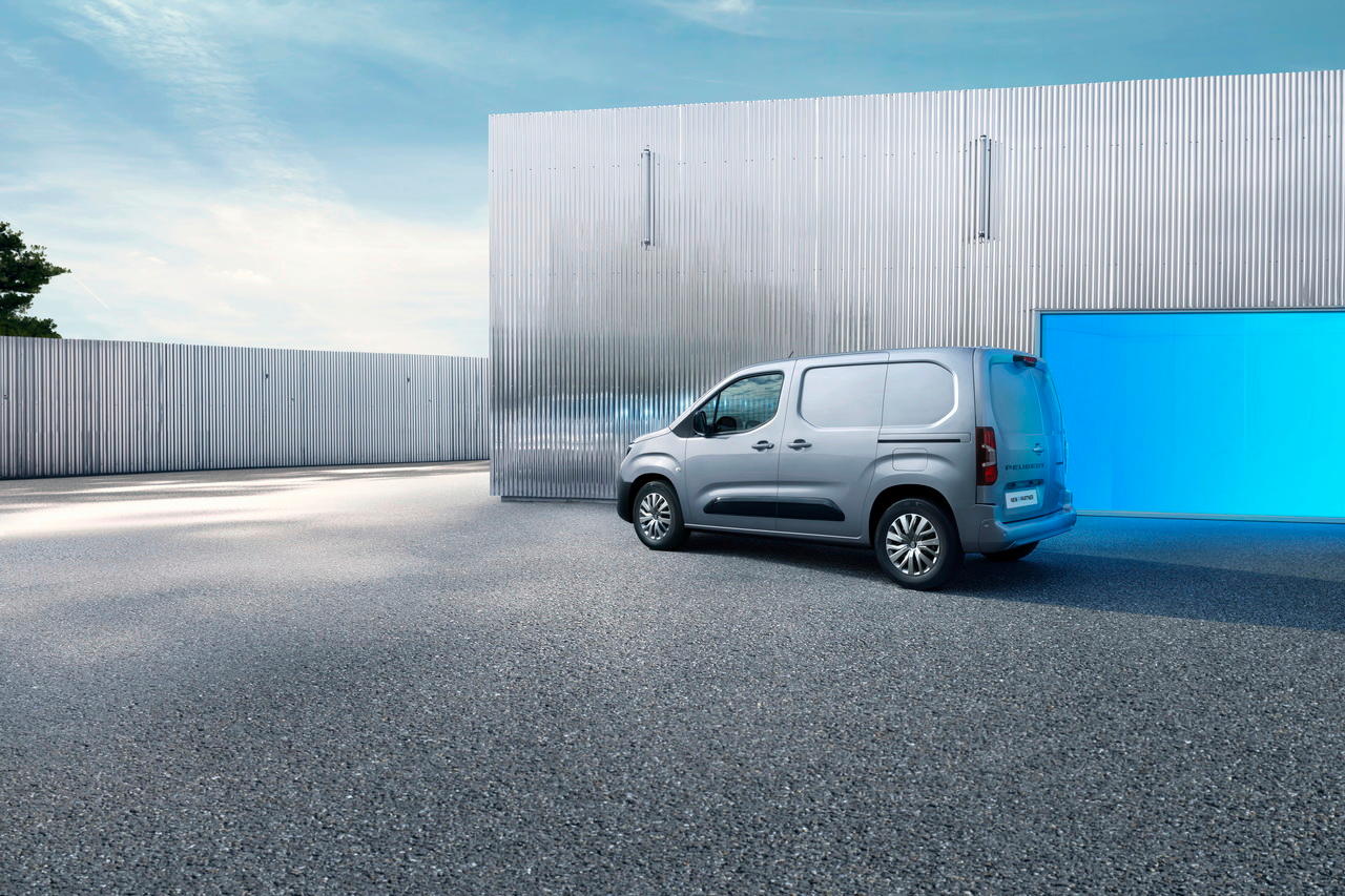 Photo 5 - Le Peugeot Partner restylé reste 600 € moins cher qu'un ...