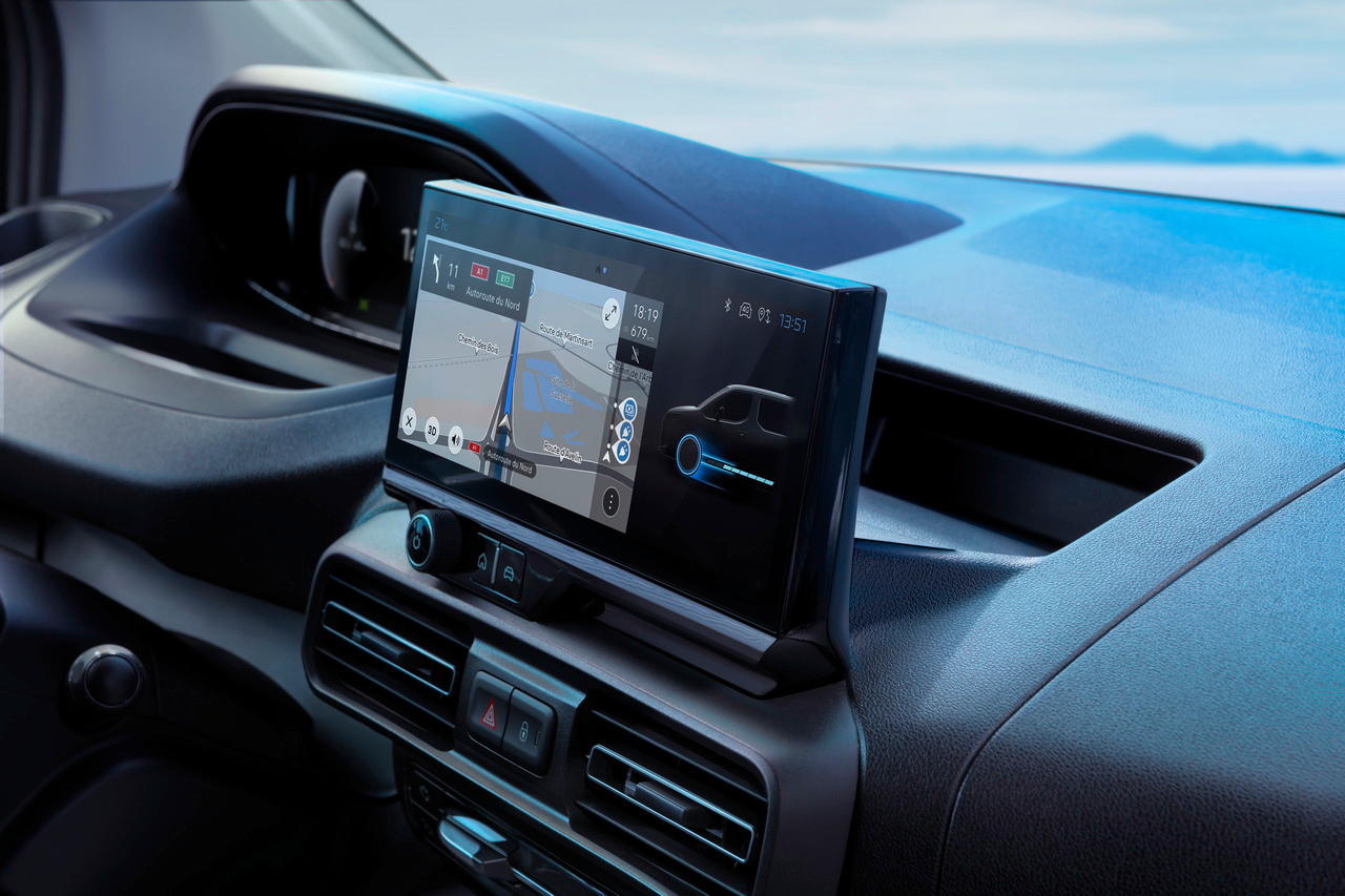 Photo 7 - Dans sa version avec Pack Premium Connect, il s'équipe d'un ...