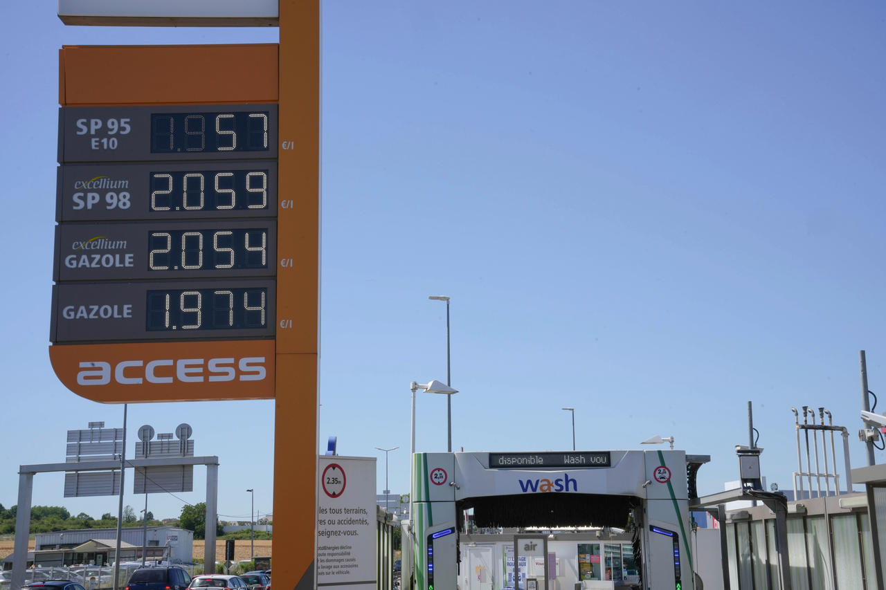 TotalEnergies propose jusqu’à 2 000 € à ses salariés pour changer de ...