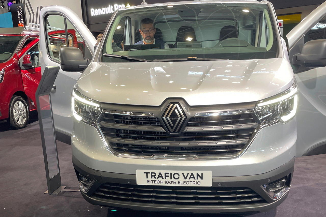 Photo 2 - Le carnet de commandes de cette version électrique du Trafic ...