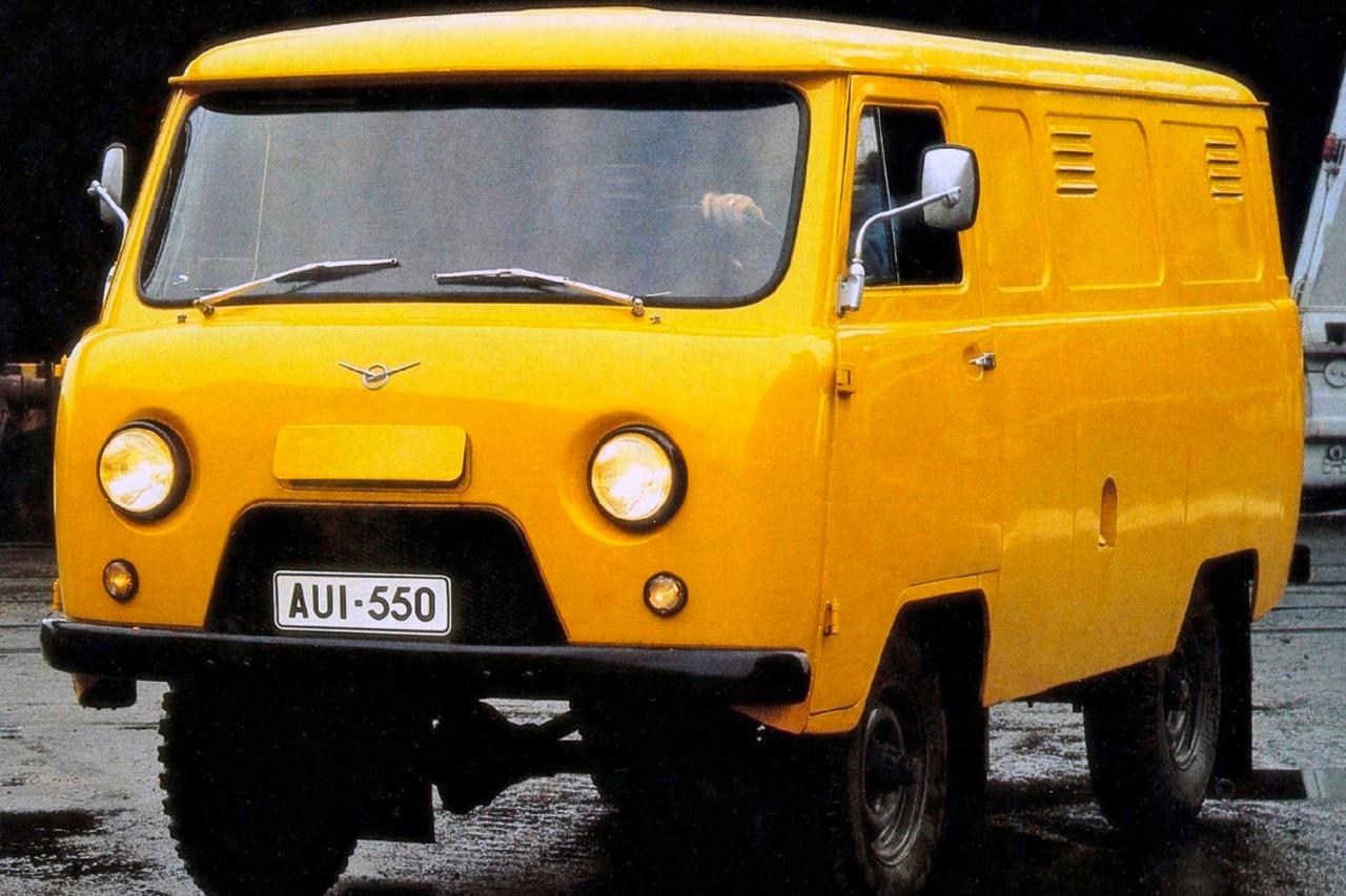 Photo 18 - ...singe le camion UAZ 452. - Citroën Type H, VW Combi… des ...