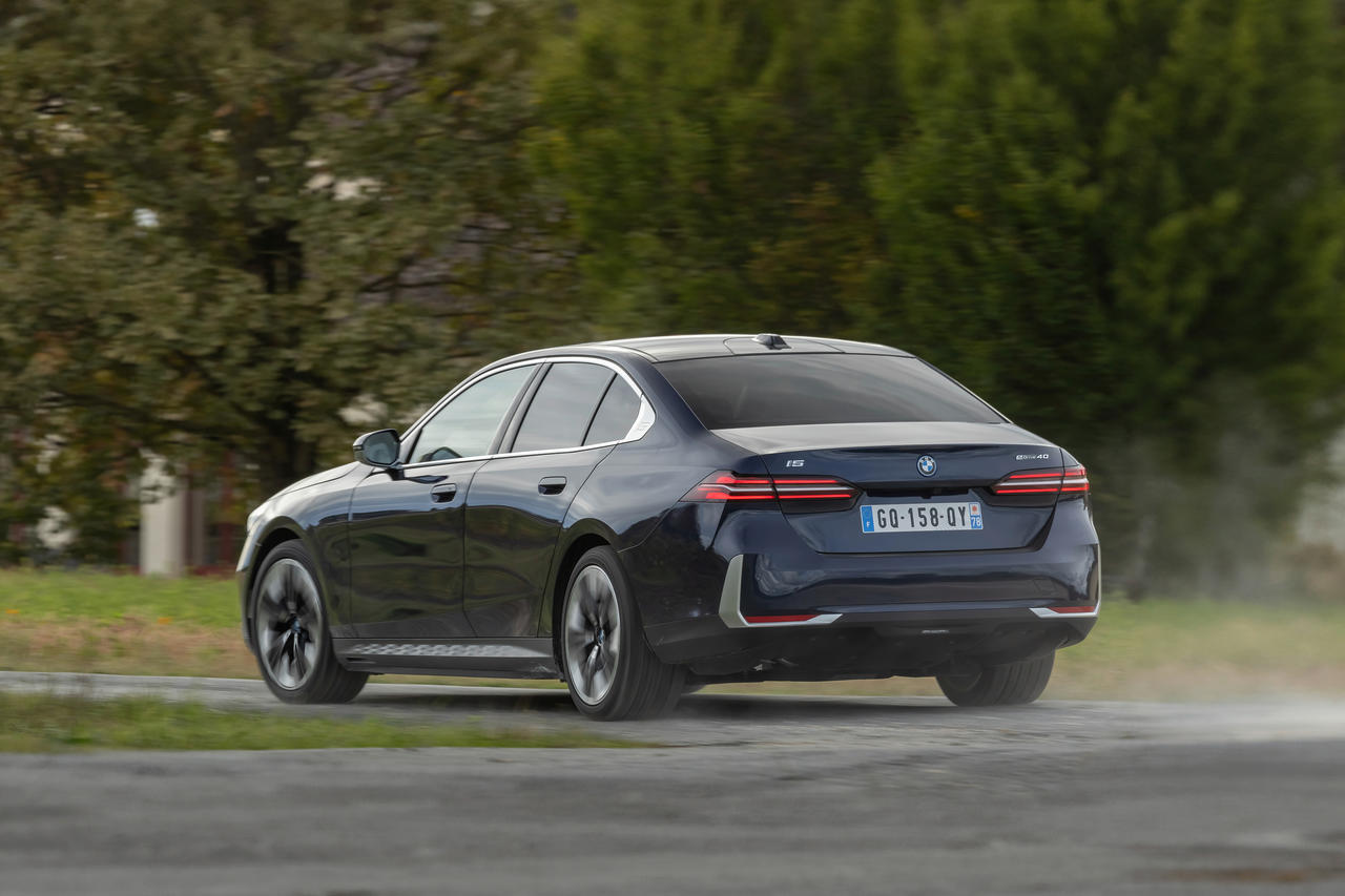 Photo 7 - équipement BMW i5 - Essai BMW i5 (2023). Quelle autonomie ...