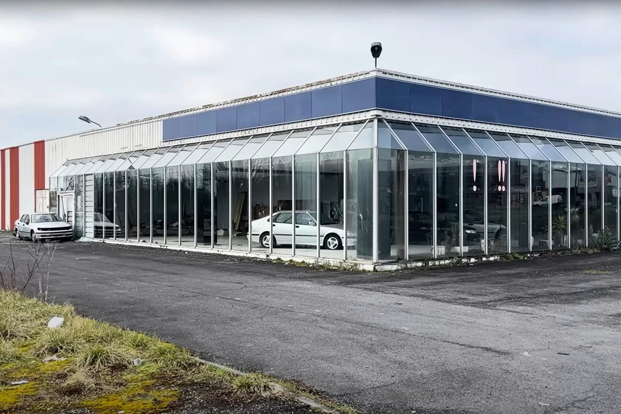 Photo 33 - Cette concession Saab est laissée à l'abandon depuis ...