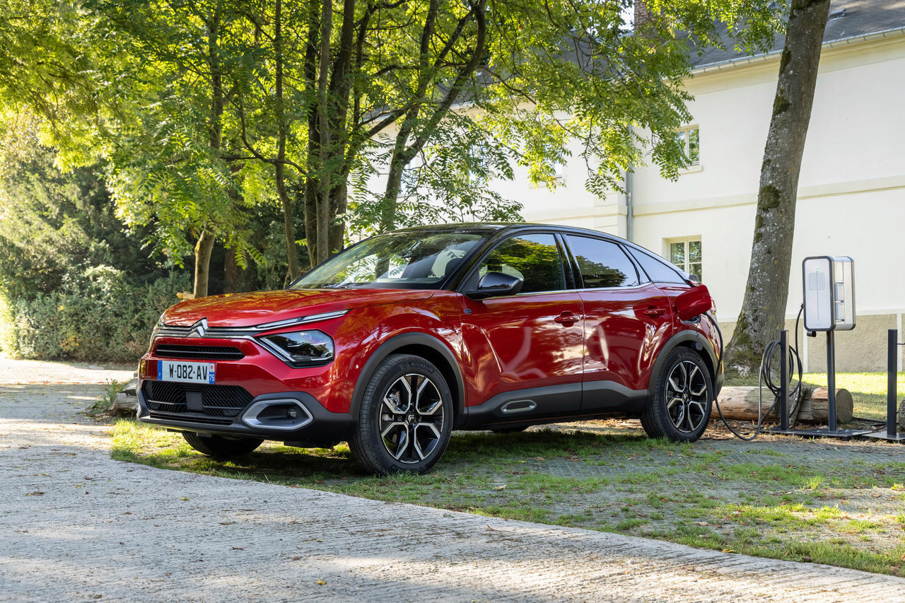 Photo 6 - La ë-C4 complète l'offre chez Citroën. La compacte crossover ...