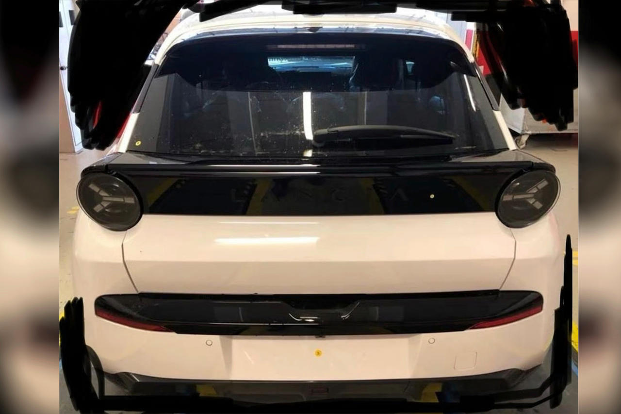 Photo 4 - La Lancia Ypsilon sans le moindre camouflage a été repêché d ...