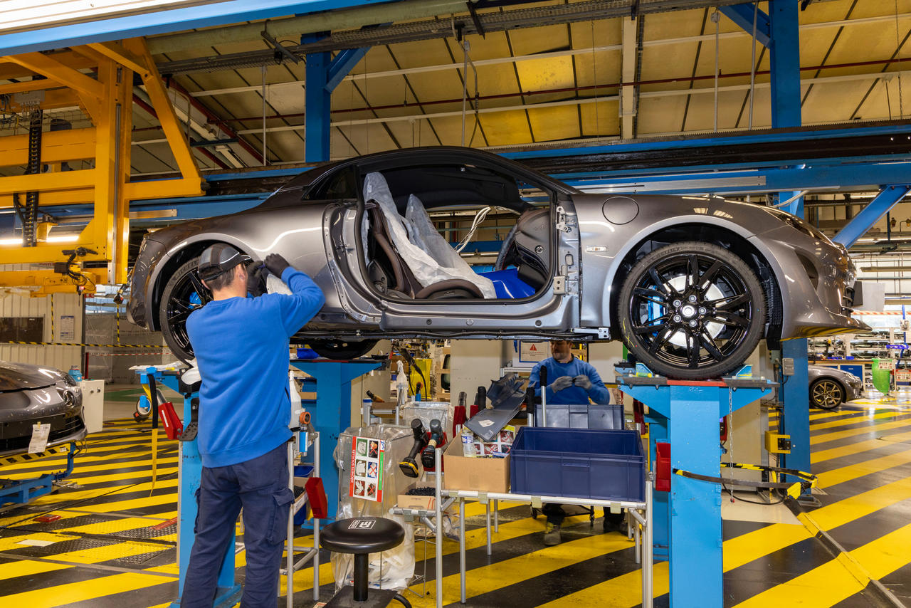 Photo 12 - production alpine A110 dieppe - Alpine A390 (2025). Le futur ...