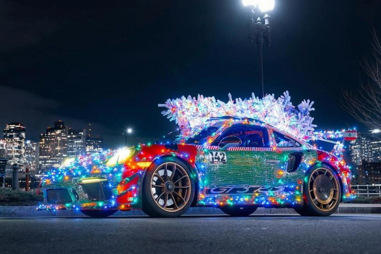 Photo 2 - Seriez-vous prêt à décorer votre 911 de la sorte ? - Noël 2023. Le best of des ...