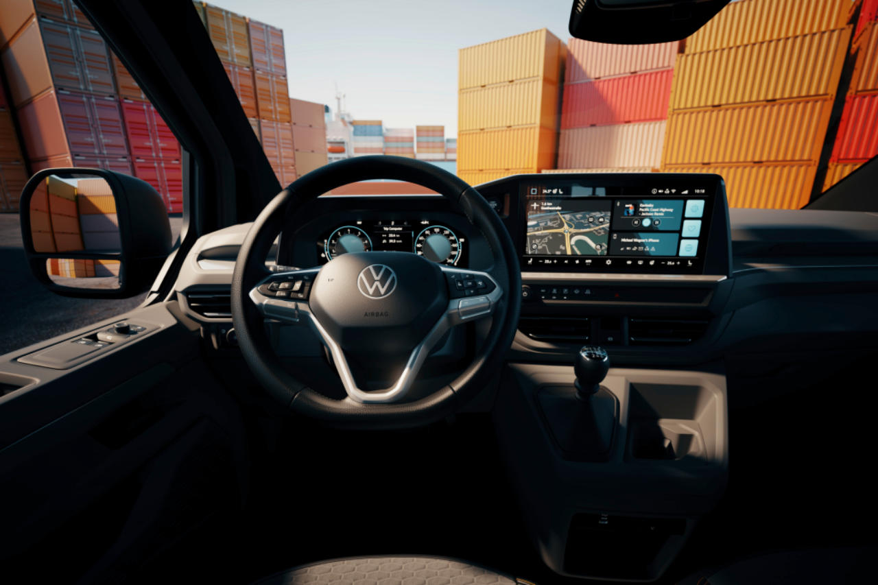 Photo 6 - L'habitacle du T7 est dotée d'une instrumentation numériques ...