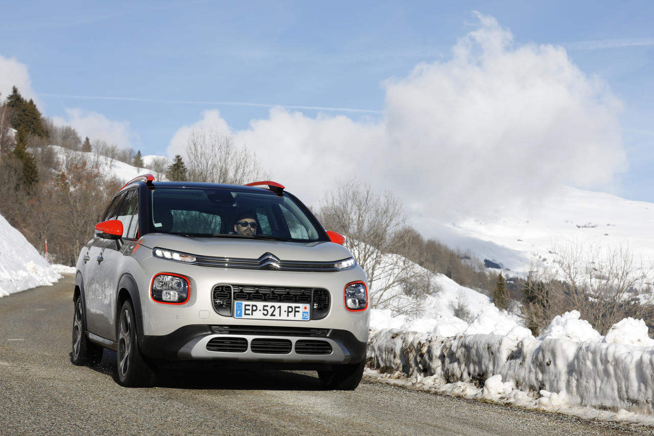 Photo 14 - Citroën C3 Aircross avant restylage grise et rouge ...