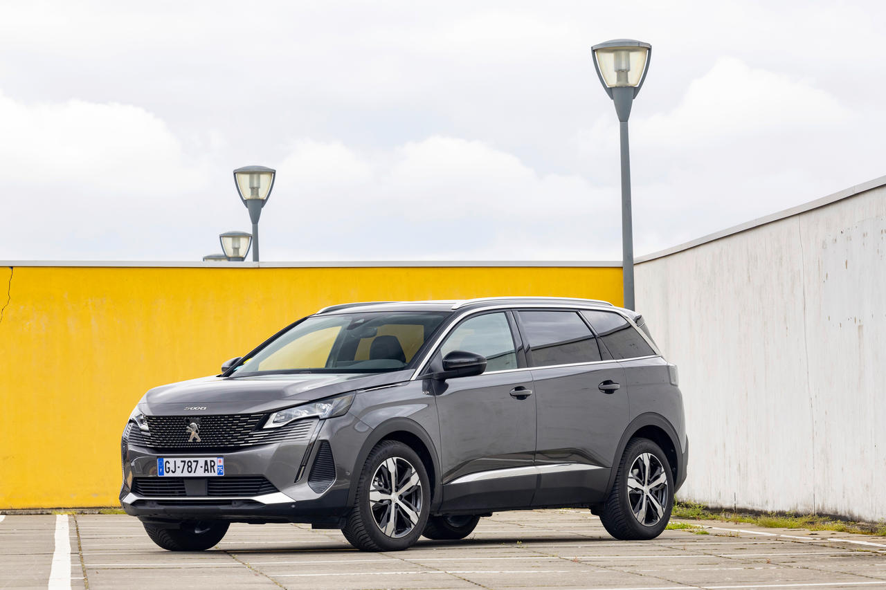 Photo 17 - Peugeot 5008 deuxième génération phase 2 gris - Top 30 des SUV neufs les plus vendus ...