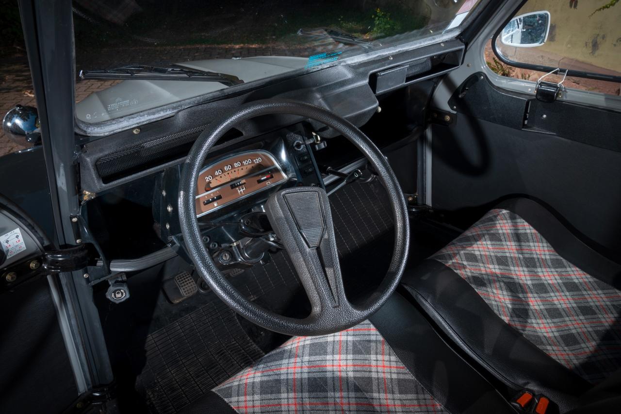 Diaporama et photos - La dernière Citroën 2CV exposée au Musée national ...