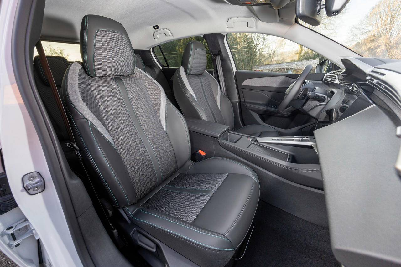 Photo 12 - Siege AGR Peugeot 308 - Essai comparatif : Peugeot 308 électrique ou hybride ...