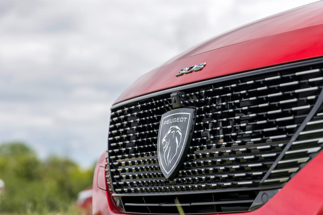 Photo 3 - logo Peugeot 308 GT - Quelles marques automobiles ont ...