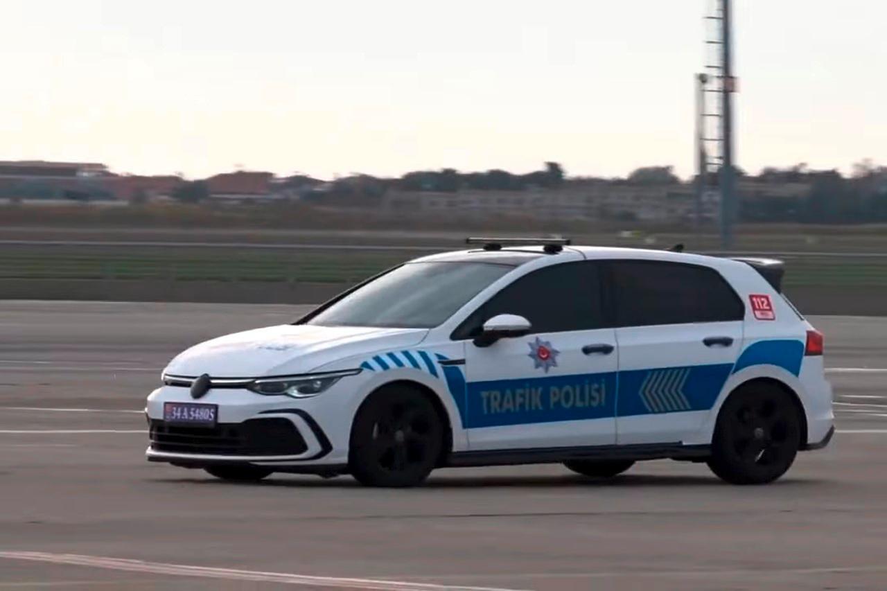 Photo 4 - Cette Volkswagen Golf R mettra son efficacité au service de ...