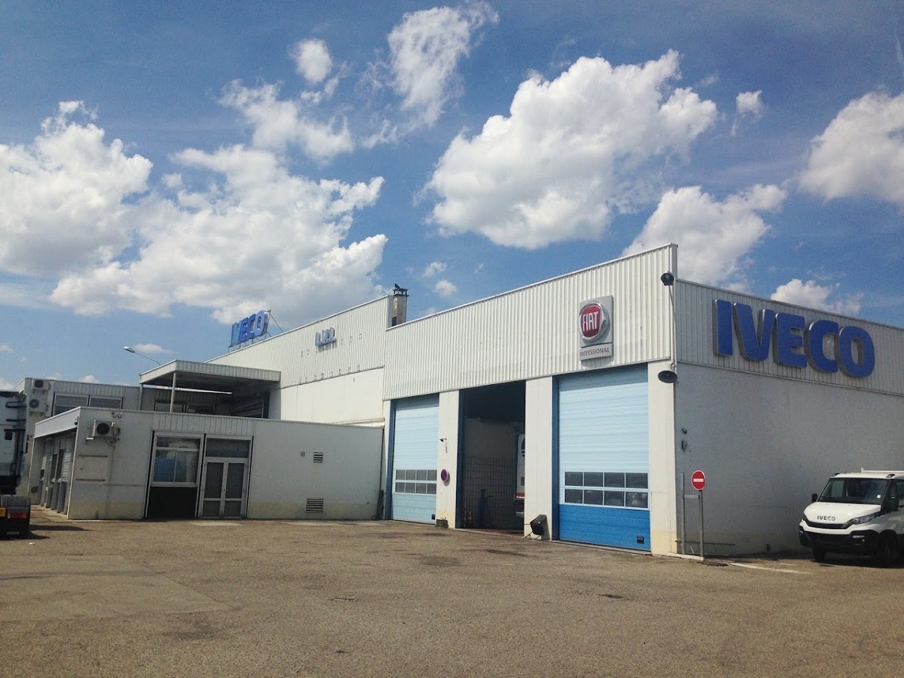 Photo 1 - Groupe Maurin BPM Group Iveco concession - Les groupes Maurin et BPM Group vont ...