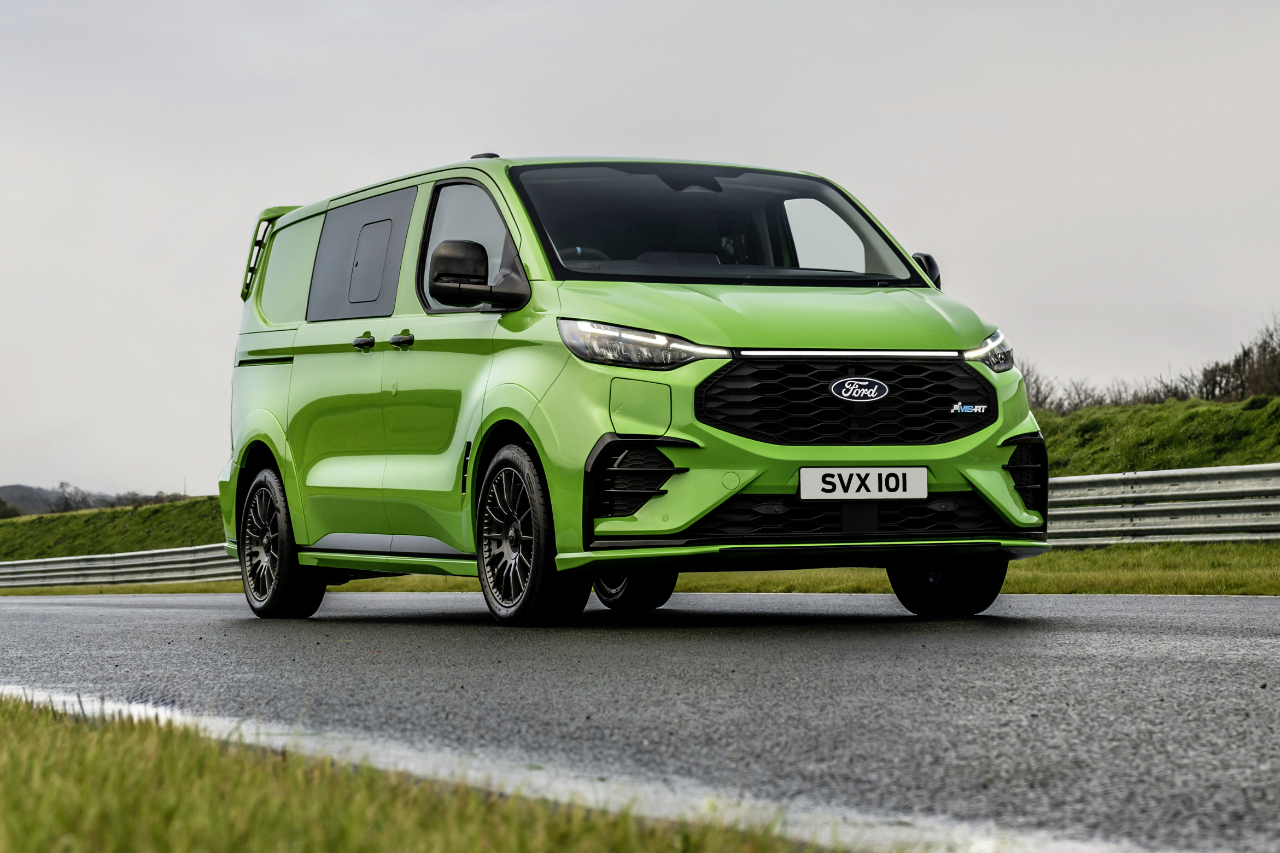 Photo 1 - Ford lance une version sportive de son Transit Custom badgée ...