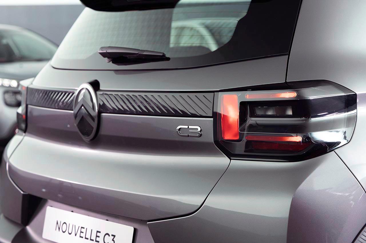 Photo 3 - A l'arrière, il n'y a plus qu'un "C3" sur le volet de hayon ...