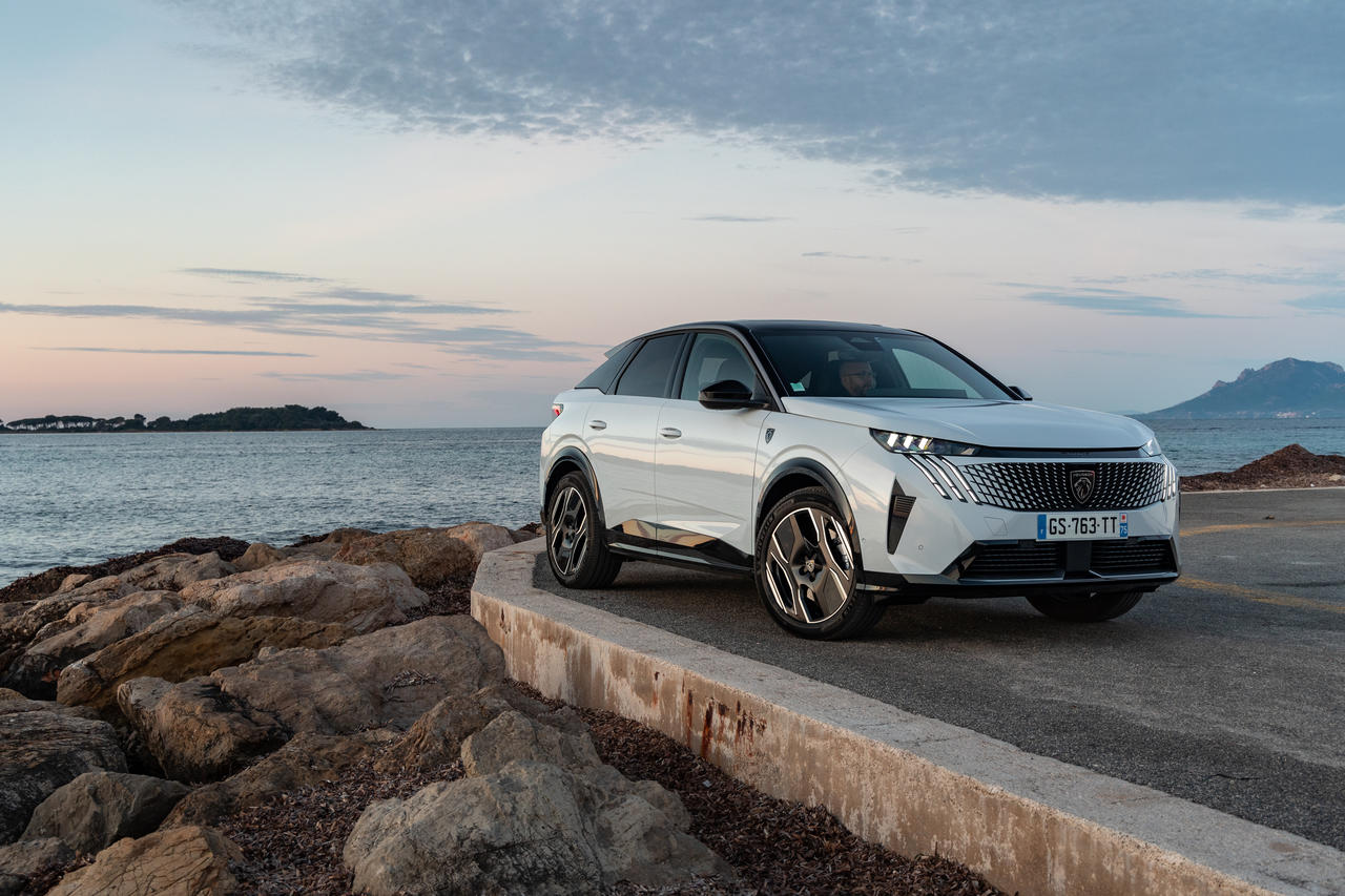 Photo 5 - Le programme Peugeot Allure Care fut lancé sur l'e-3008 ...