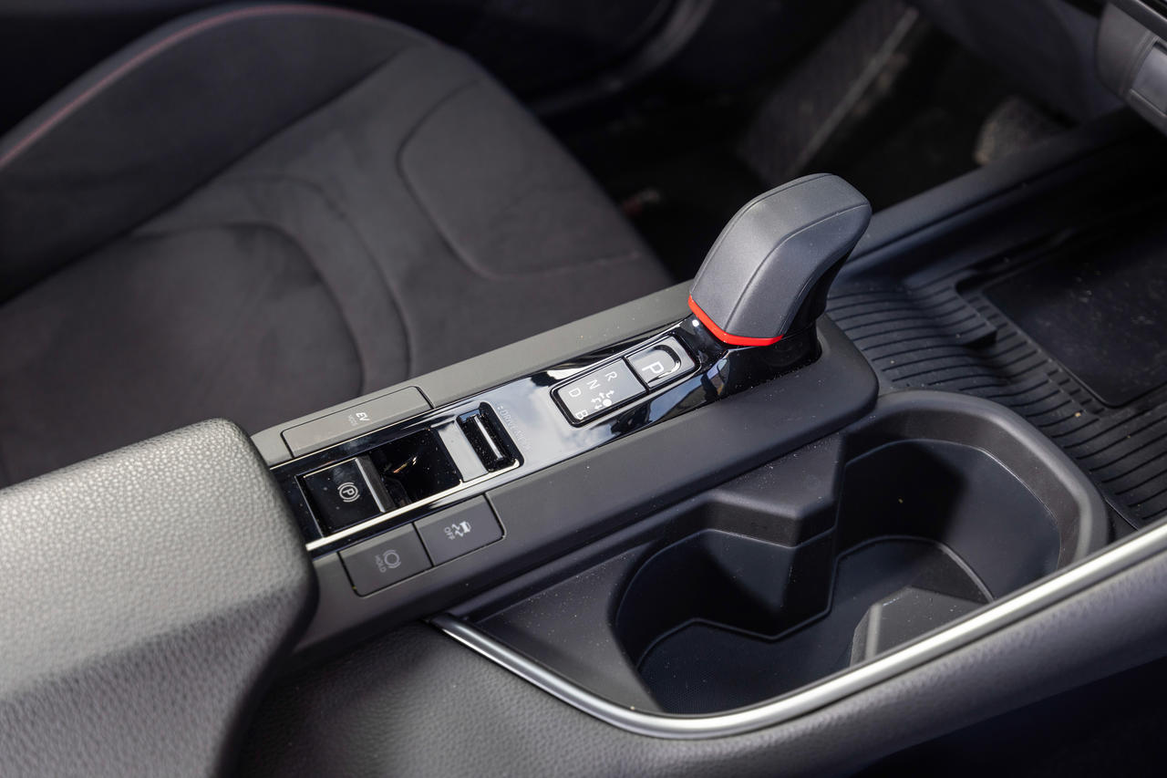 Diaporama et photos - Essai Toyota C-HR 200 GR Sport (2024) : l’hybride GTI ? | L'Argus