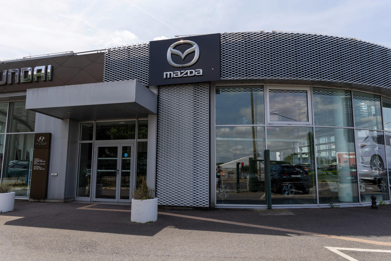 Photo 2 - concession mazda euro des nations - Mazda France affiche une ...