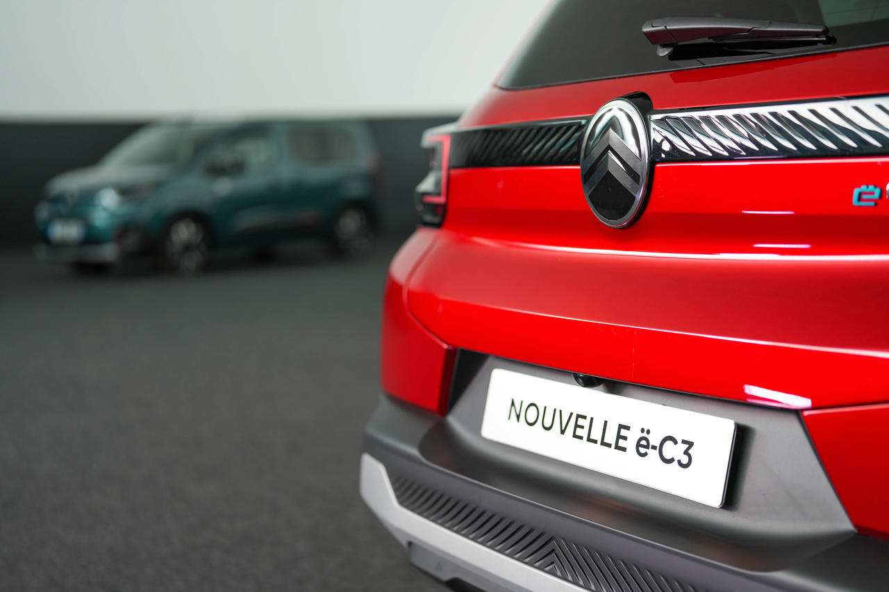 Photo 4 - citroen e-c3 rouge leasing social - Leasing social. Carton ...