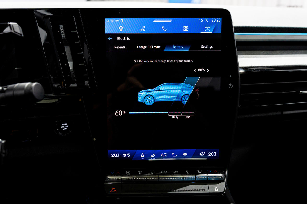 Photo 17 - La tablette centrale de 12'' est désormais gérée par Android Auto 12. - Renault ...