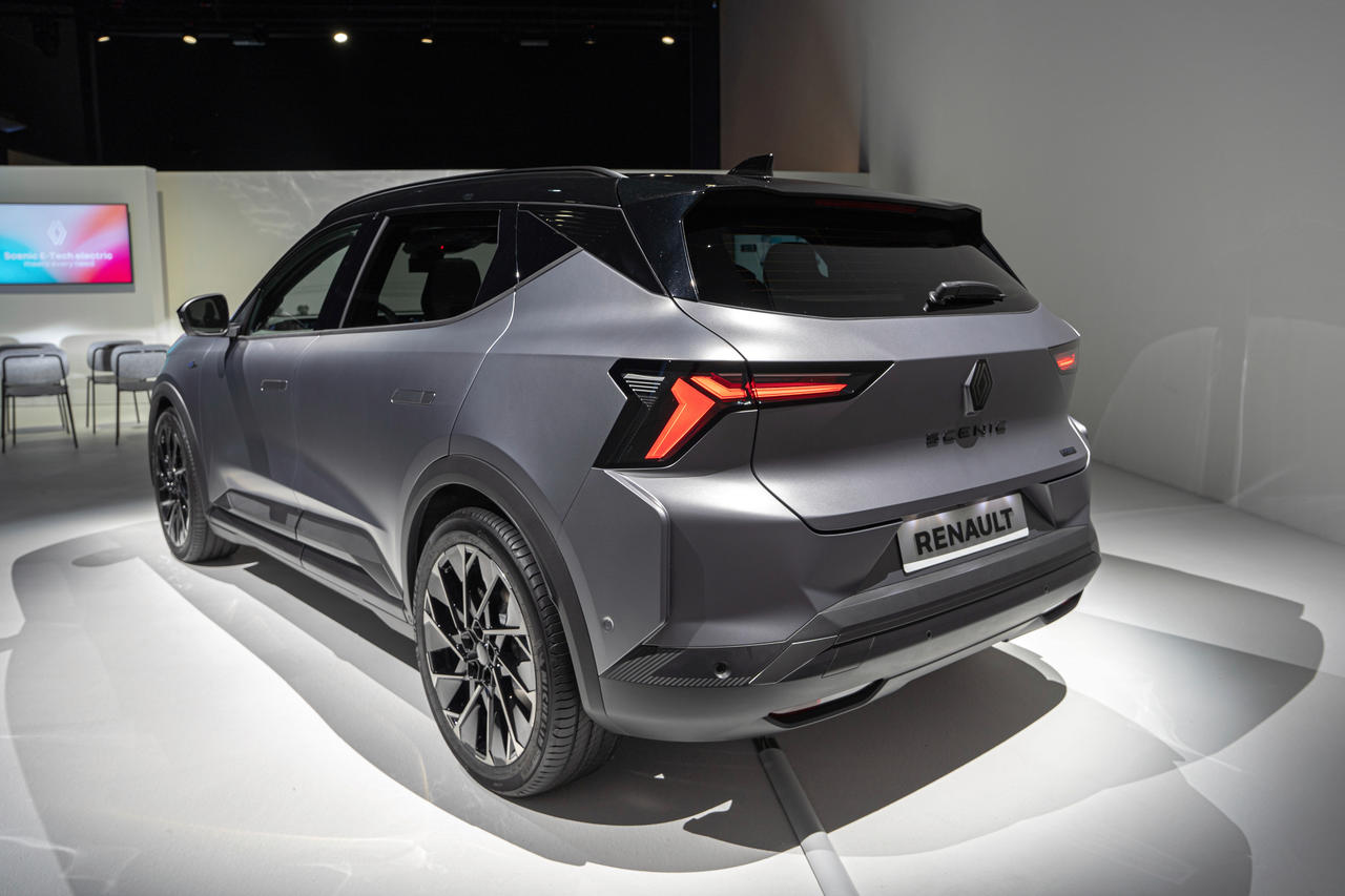 Photo 19 - Vue arrière renault scénic esprit alpine électrique 2024 ...