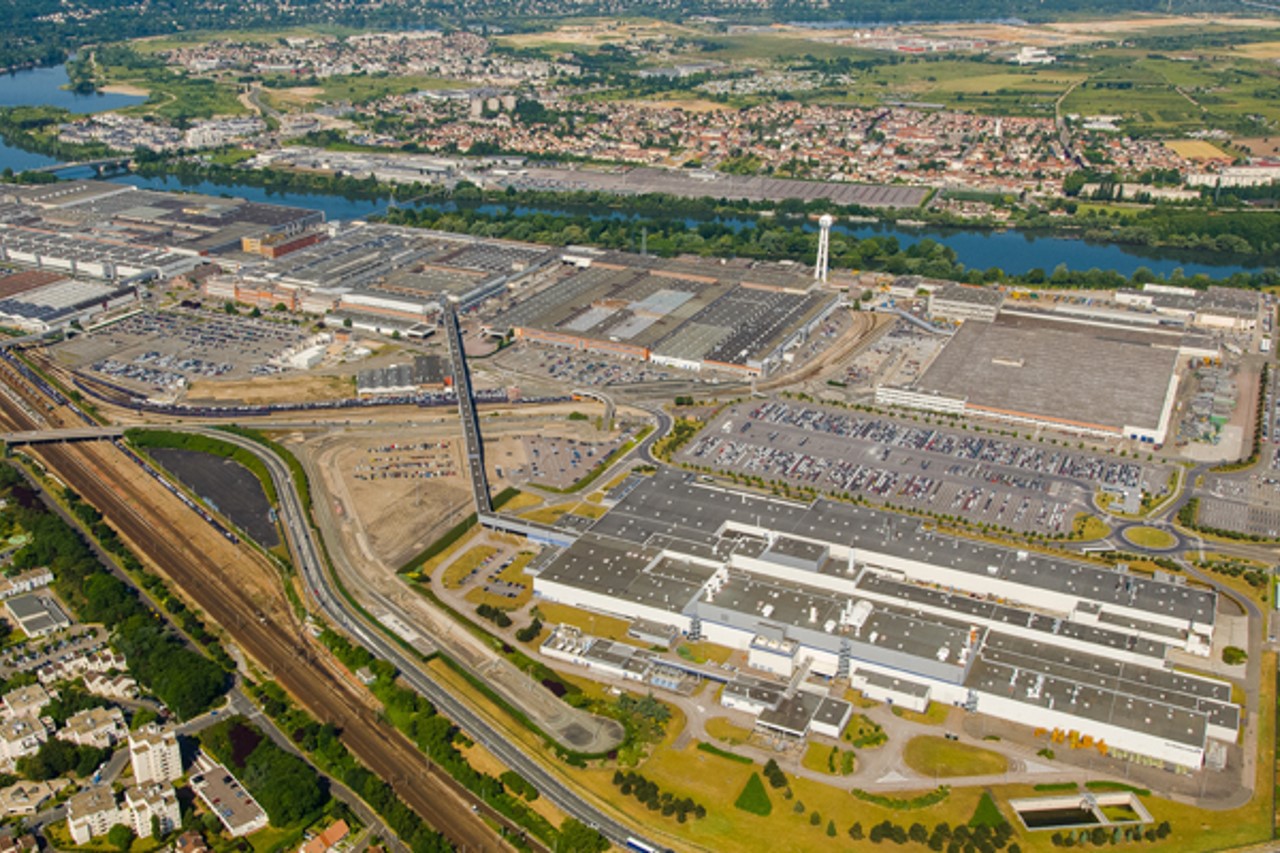 Photo 1 - stellantis poissy campus vert - Stellantis exporte 78 % de sa ...