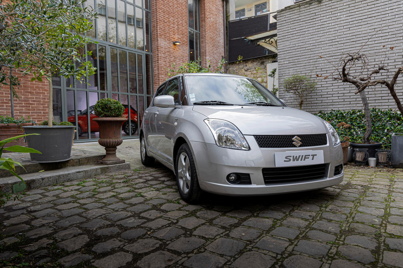 Photo 7 - Suzuki swift 2004 grise - La nouvelle Suzuki Swift (2024 ...