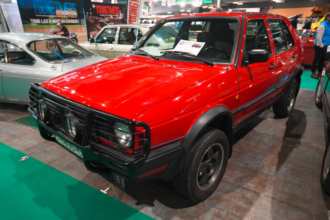 Photo 8 - Volkswagen golf country rouge - Rétromobile 2024. Nos ...