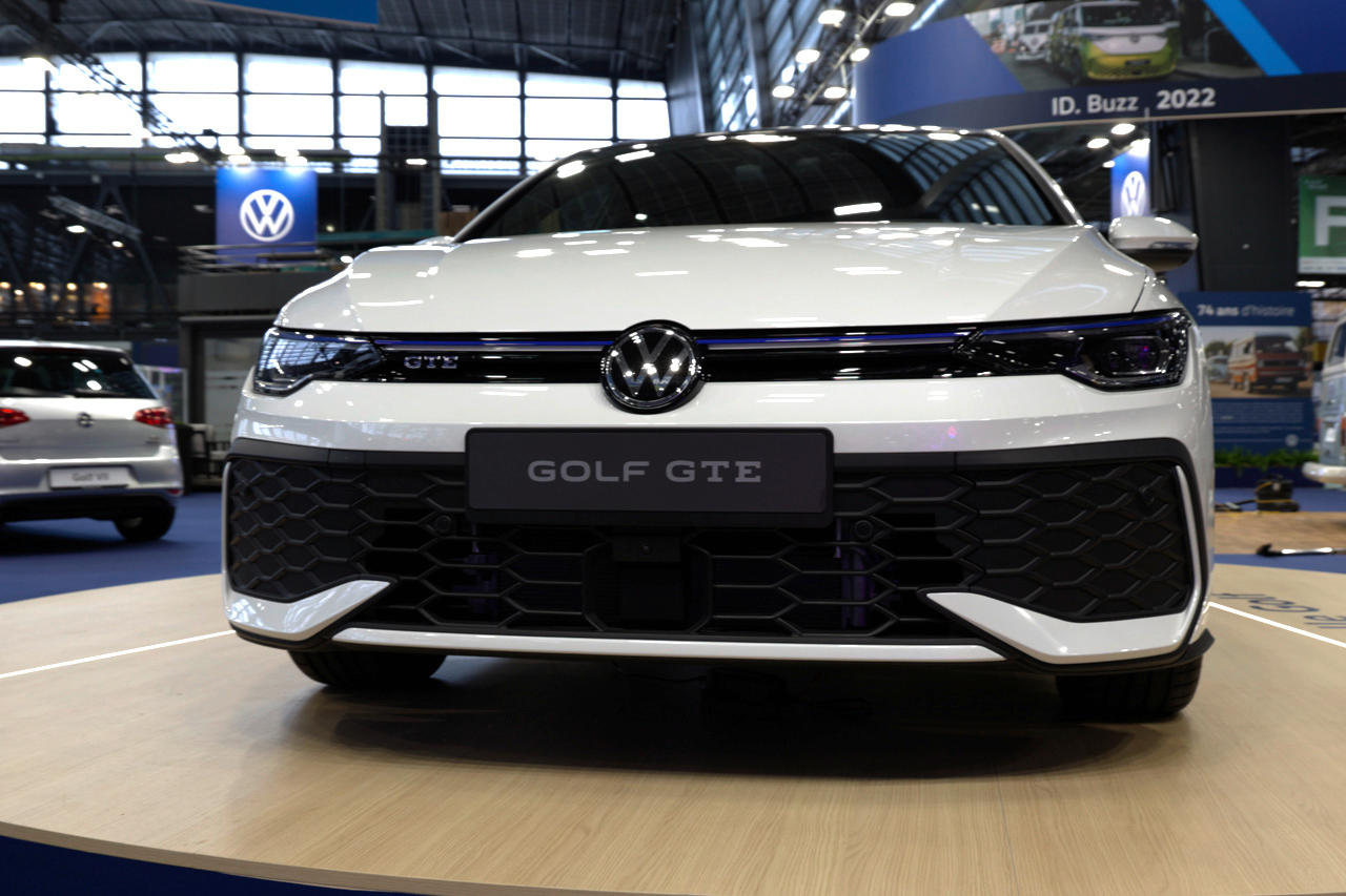 Photo 16 - Volkswagen Golf 8 (depuis 2019). - Rétromobile 2024. Comment ...