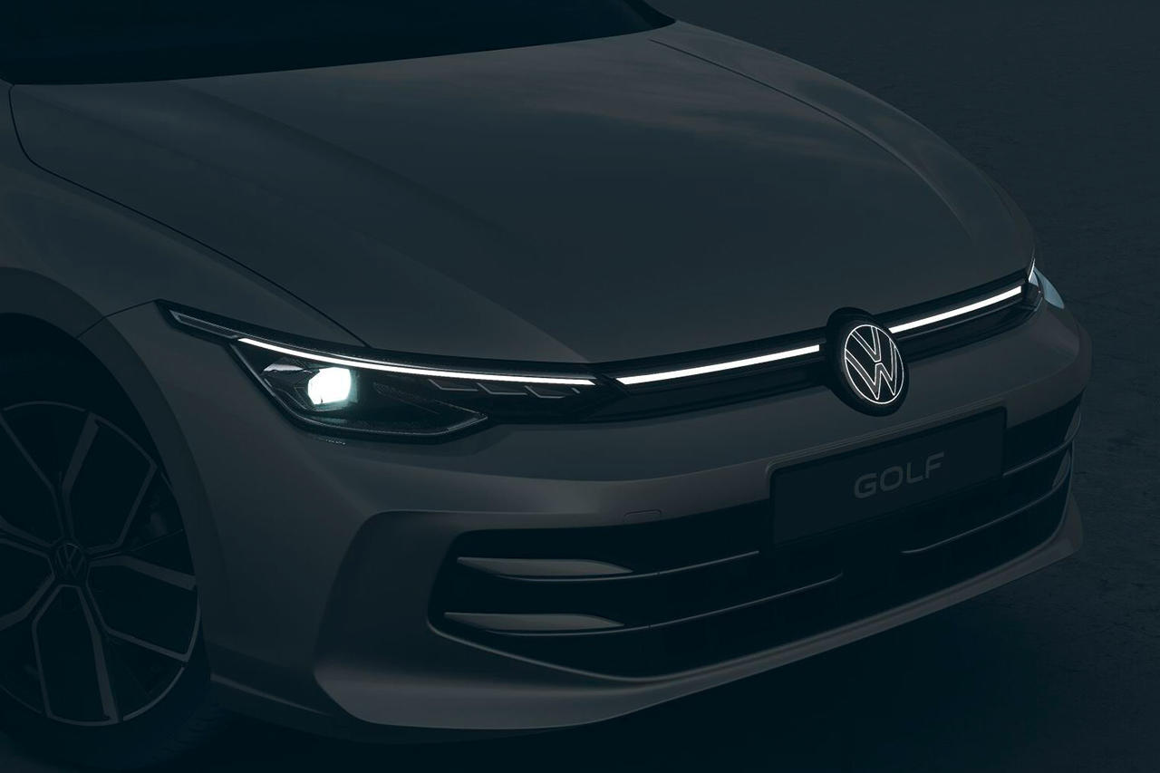 Photo 6 - Le logo sur la calandre, à l'avant, est éclairé sur la ...