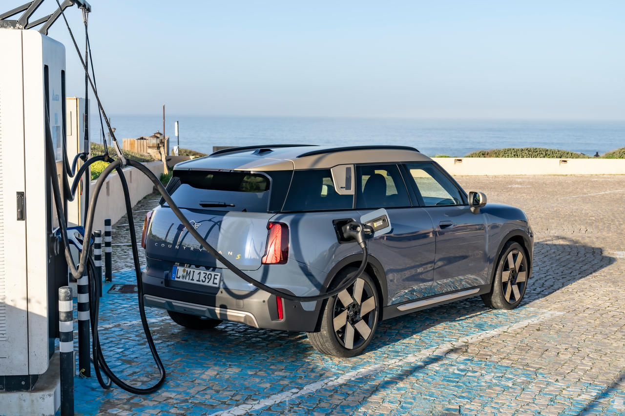 Photo 8 - recharge Mini Countryman electrique 2024 - Essai Mini ...